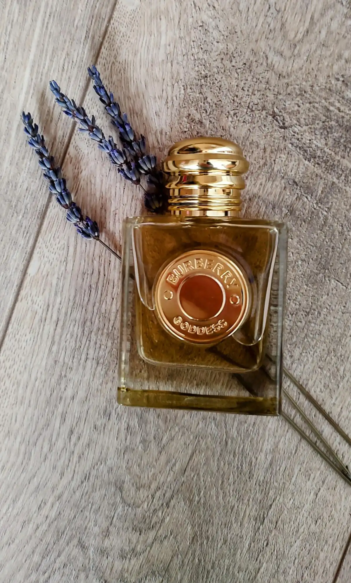 Đánh Giá Burberry Goddess: Liên Minh Vani Và Oải Hương - MC Perfume ...