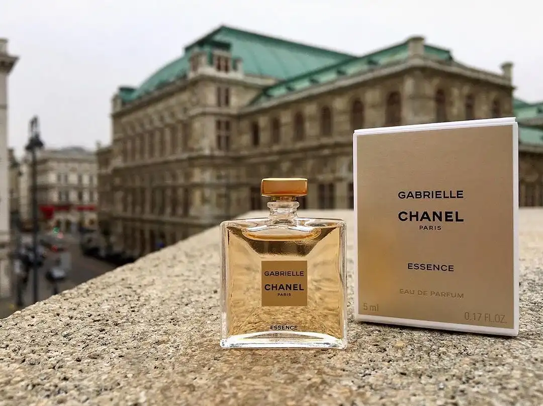 Review Nước Hoa Dior J’Adore và Chanel Gabrielle Essence - MC Perfume ...
