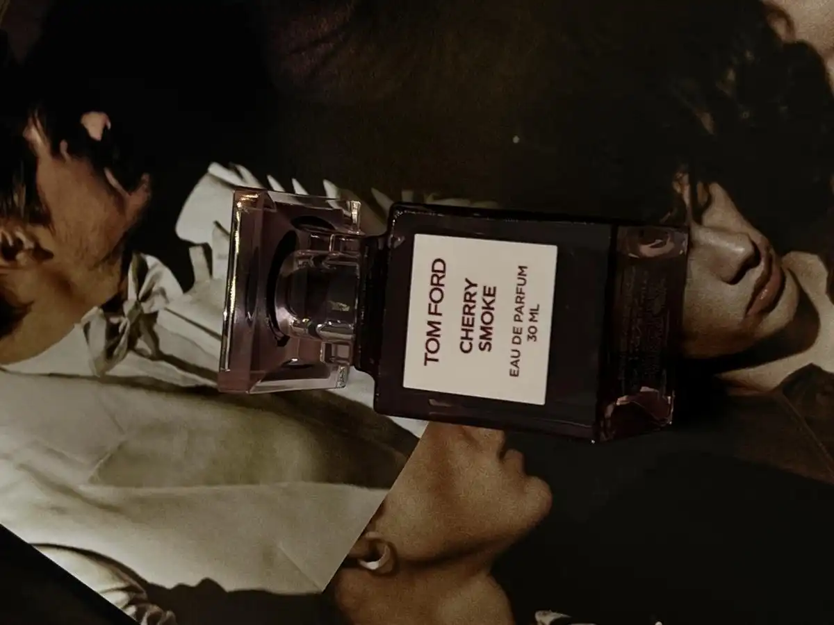 Review Tom Ford Cherry Smoke: Sự Kết Hợp Giữa Ngọt Ngào và Khói - MC ...